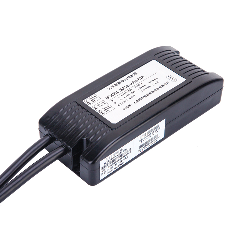 Pole mounted street light smart controller